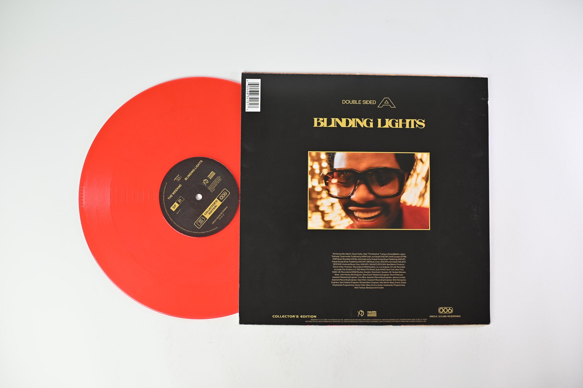 The Weeknd - Blinding Lights on XO / Republic Records - 12" Single Red